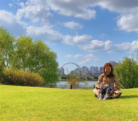 앨리스의정원 따뜻한 가을 햇살 가득 맞으며🌞 권민똥이랑 가을소퓽 🧸🍂🍁 그리고 ‘ 낙엽 Facebook