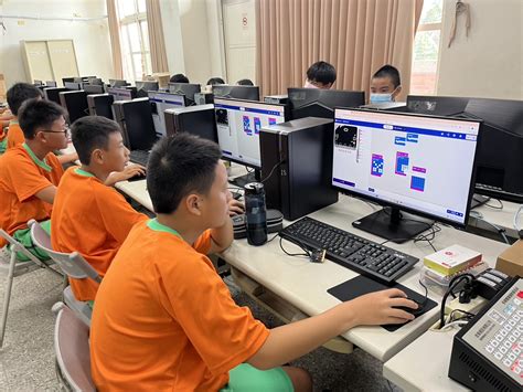 Webduino智能創客實驗室 屏東萬新國中技藝教育扎根社團 台塑企業暨王長庚公益信託 國中技藝教育扎根計畫