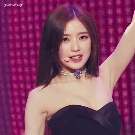 Arin Oh My Girl에 있는 Kim Myungsoo님의 핀