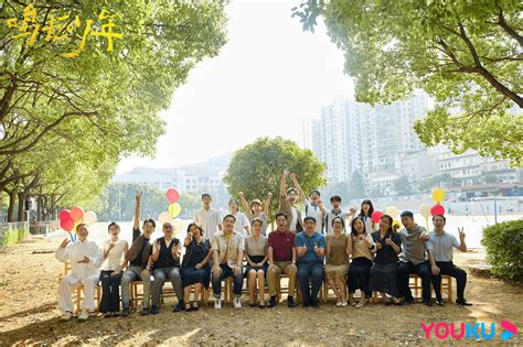 黄尧鸣龙少年杀青 心理老师桑夏上演炙热救赎 哔哩哔哩