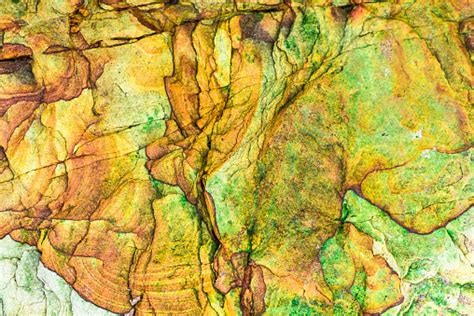 퇴적 물의 축적에 의해 형성 된 다채로운 퇴적암 바위 U2013 자연 바위 층 배경 패턴과 질감추상적 인 그래픽 디자인