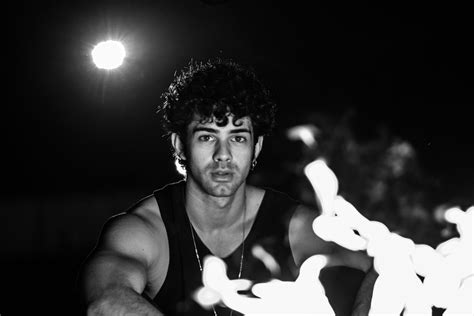 Massimiliano Caiazzo Sarà Pino Daniele In Un Film Sulla Vita Del Cantante Cinemaserietv It