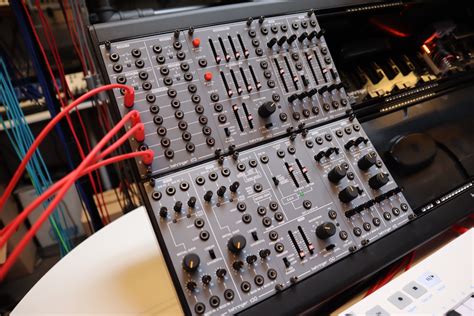 Video Behringer System 100m Eurorack Modules Review And Patch Gearjunkies Music Tech News