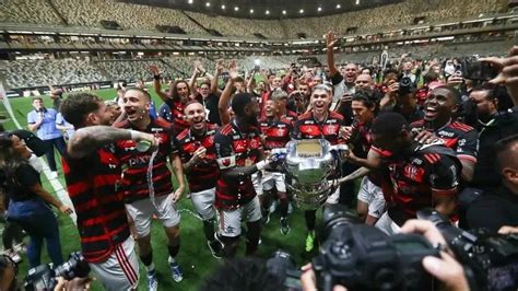 Atacante Veste Camisa Do Cruzeiro E Provoca Atlético Mg Após Vice “lado Certo“ Cnn Brasil
