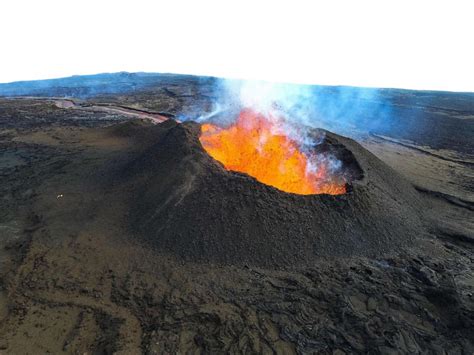 Hawaii S Big Island Abuzz Over Simultaneous Eruptions At Mauna Loa And