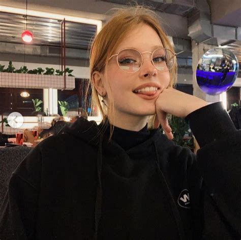 Katya Sitak Scrolller