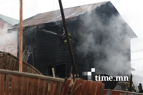 ОБЕГ 2 байшин бүрэн шатаж байсныг зогсоож унтраахаар ажиллаж байна