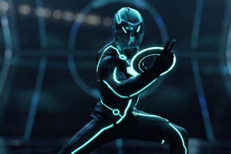 Tron Legacy Tron New Tron Legacy Trailer Features Cg Enhanced Young