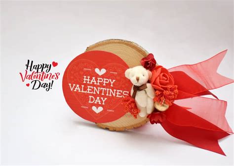 گیفت ولنتاینتنه چوبی با عروسک خرسc