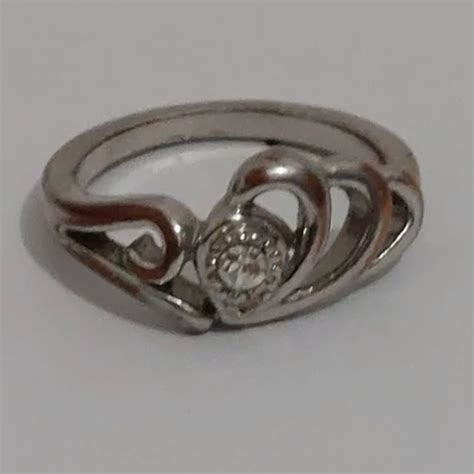 خرید و قیمت انگشتر حلقه ای نگین دار زنانه و دخترانه رنگ نقره ای انگشتر