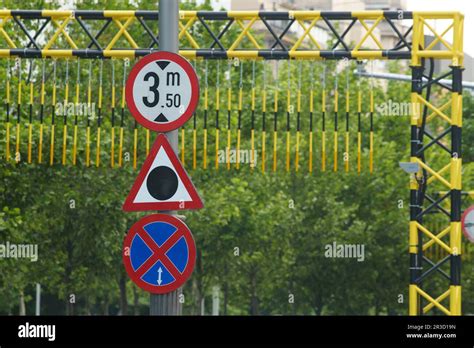 Bucharest Romania 19th May 2023 Height Limit Sign At The New Height