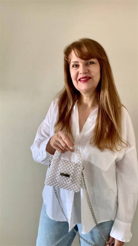 Валентина Сумки из бусин Обучение Сумочка выполнена из акриловых бусинок с добавлением