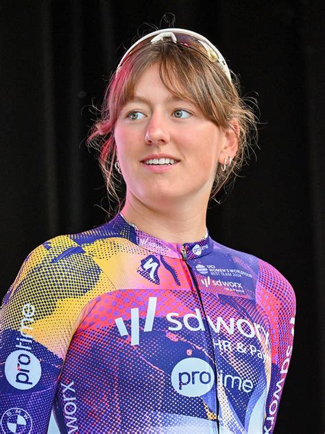 Julia Kopecký — Wikipédia