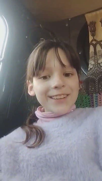 Мама заметила как я снимаю и мне была очень смешно потому что я не могу снимать когда кто то