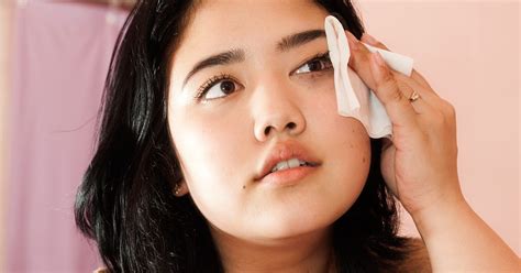 How To Take Your Makeup Off Properly