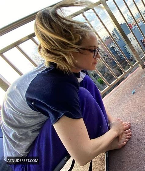 Annie Colbert Feet Aznudefeet