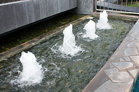 泉水色调喷泉公园白色喷射园林温泉绿化瀑布高清图片下载 正版图片320229672 摄图网