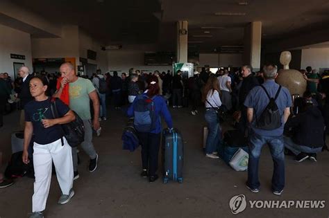 신호등 꺼지고 휴대폰 먹통대정전에 무법지대 변한 스페인 도심