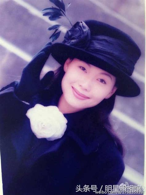 許仙原來是個大美女，比白娘子更有味道，葉童舉手投足都是風情 每日頭條