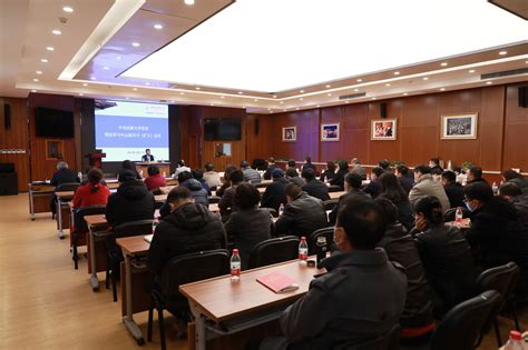 学校召开党委理论学习中心组学习扩大会 传达学习全国两会精神 中央民族大学新闻网