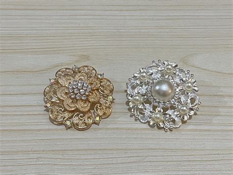 Bross Cantik Kebaya Fesyen Wanita Aksesoris Di Carousell