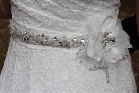 무료 이미지 화이트 장식 레이스 혼례 웨딩 드레스 자료 직물 겉옷 꽃다발 신부 베일 패션 액세서리 투구 신부 의류 신부 액세서리 3456x2304