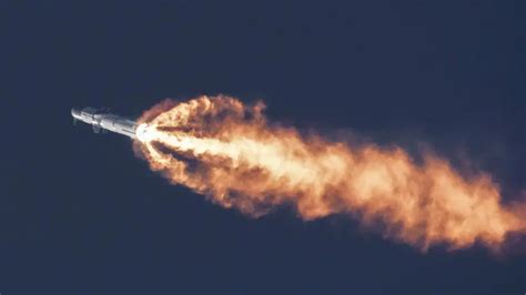 Spacexs Starship Worlds Biggest Rocket Explodes During Test Flight