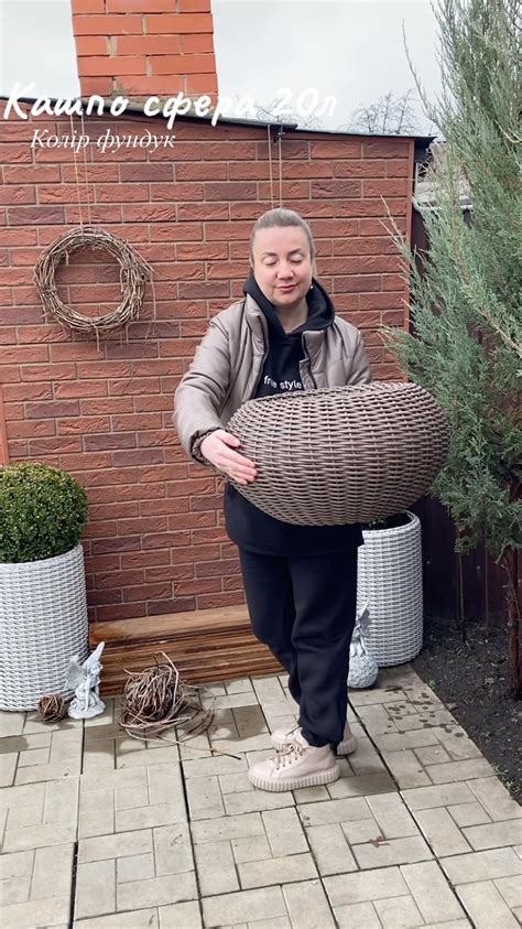 Плетені кашпо вазони дровниці кошики з ротангу Контейнерний квітник в білому колоьорі Вазон