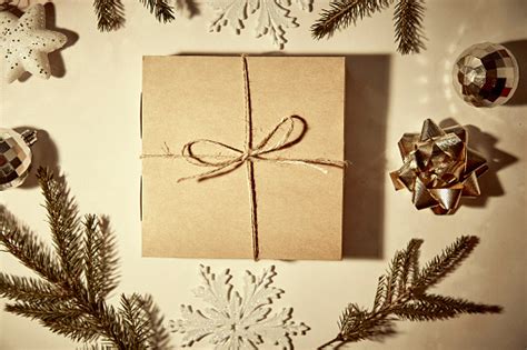 선물 상자 공예 장식 전나무와 그림자의 가지와 축제 빈티지 복고풍 카드 현대 Diy 스타일 메리 크리스마스 컨셉 클로즈업 0명에 대한 스톡 사진 및 기타 이미지 Istock