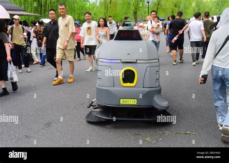 An Intelligent Sweeping Robot Works At The Bai Causeway In The West Lake Scenic Spot Drawing
