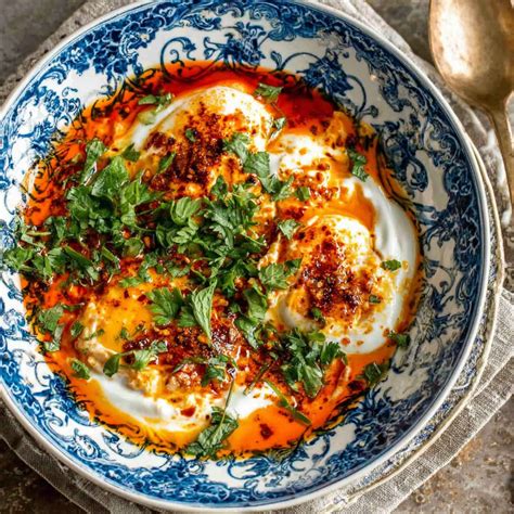 Cilbir Turkish Eggs In Garlicky Yogurt Sauce Easy Homemade Recipes