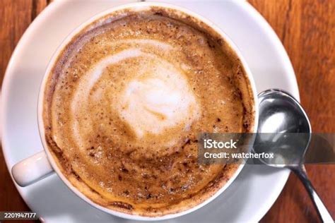 숟가락이 달린 접시에 담긴 하얀 컵에 담긴 카푸치노 닫기 상의 View 0명에 대한 스톡 사진 및 기타 이미지 0명 사진 이미지 색상 이미지 Istock