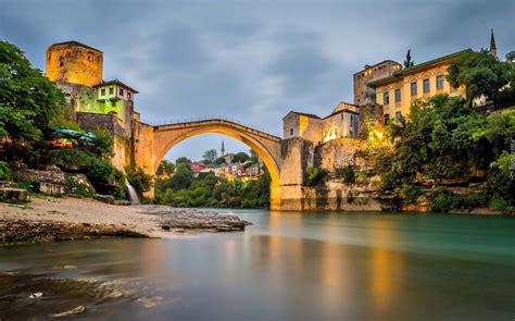Bośnia I Hercegowina Mostar Rzeka Neretwa Most
