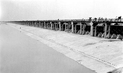 1952年，荆江分洪第一期主体工程，从开工到完工仅用了70多天！荆江分洪工程新浪新闻