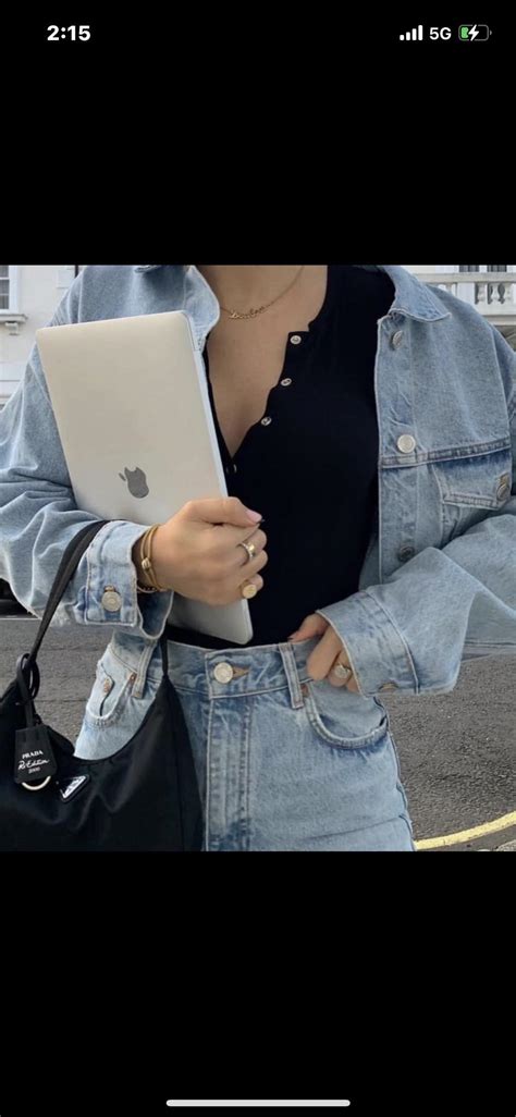 더마에스씨 마스크존사라진밤 보습크림 오일밤 정말 부드럽고 얇게 펴 발라져요 얼굴에 자연스러운 윤기가 돌고 끈적임없이 촉촉해 아침 저녁 수시로 바르고 있어요