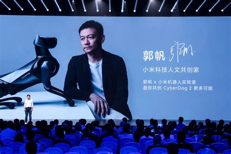 小米宣布科技战略升级，新一代折叠屏、仿生机器人、端侧大模型等重磅亮相 新华网客户端