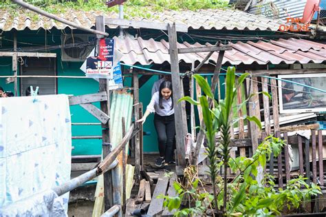 นฤมล ลงพื้นที่เอกมัย 19 ช่วยไปป์ ภูวกร ชู นโยบายบ้านประชารัฐ 360 องศา เปลี่ยนเงินเช่าเป็นเงิน