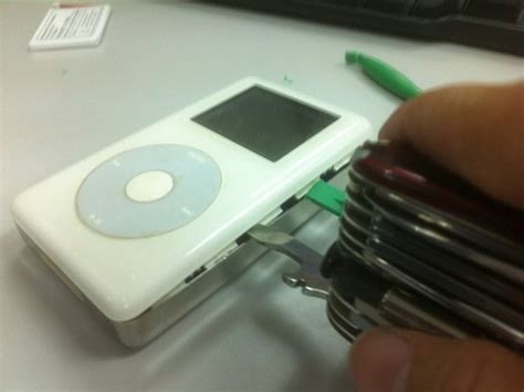 How To Replace IPod Battery When IPod Battery No Longer Holds Charge