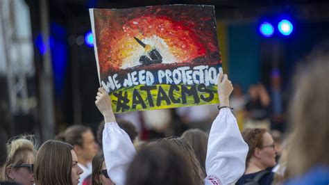 Ракети Atacms неефективні проти літаків що базуються в глибині росії — говорять у США Dev Ua