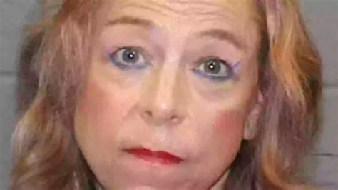 Mulher Manteve Enteado Preso E Faminto Por Anos Antes De Inc Ndio Em Casa Revelar Verdade