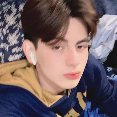 You Dont From Usa 🤣 He Is Russian And He Have 19 Old