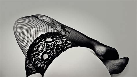 배경 화면 그림 화이트 검은 단색화 다리 사진술 스타킹 의류 엉덩이 높은 키 손 팔 검정색과 흰색 흑백 사진 사진 촬영 패션 액세서리 인간의