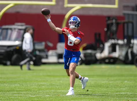New York Giants Jaxson Dart Predicted To Put Up Modest Stats In 2025