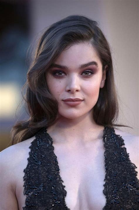 Hailee Puring Steinfeld Tumbex