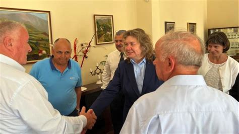 Наталия Киселова разговаря с българската общност в Албания Новини бг