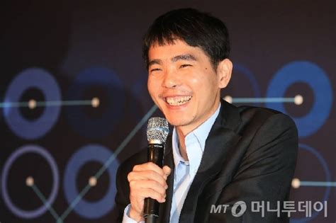 첫 승 이세돌 그 무엇과도 바꿀 수 없는 승리