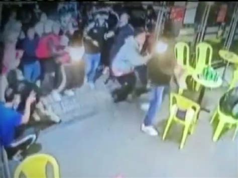 据称圣达菲球迷在 El Campín 体育场附近抢劫和殴打了百万富翁球迷 Infobae