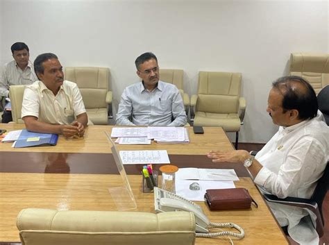 मंत्रिपद येताच अजित पवारांनी घेतली वित्त विभागाच्या वरिष्ठ अधिकाऱ्यांची