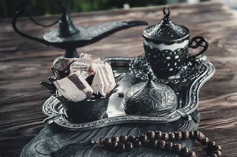 목조 배경에 국가 터키 요리에 해바라기 할바 차와 축제 동양 섬세 죽은 삶 클로즈업 0명에 대한 스톡 사진 및 기타 이미지 0명 건강한 식생활 견과 Istock