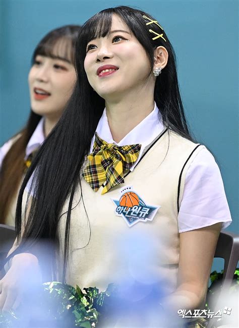 `경기장의 꽃` 치어리더 열전 치어리더 김한나 `사슴 눈망울`[엑`s Hd포토] Zum 뉴스